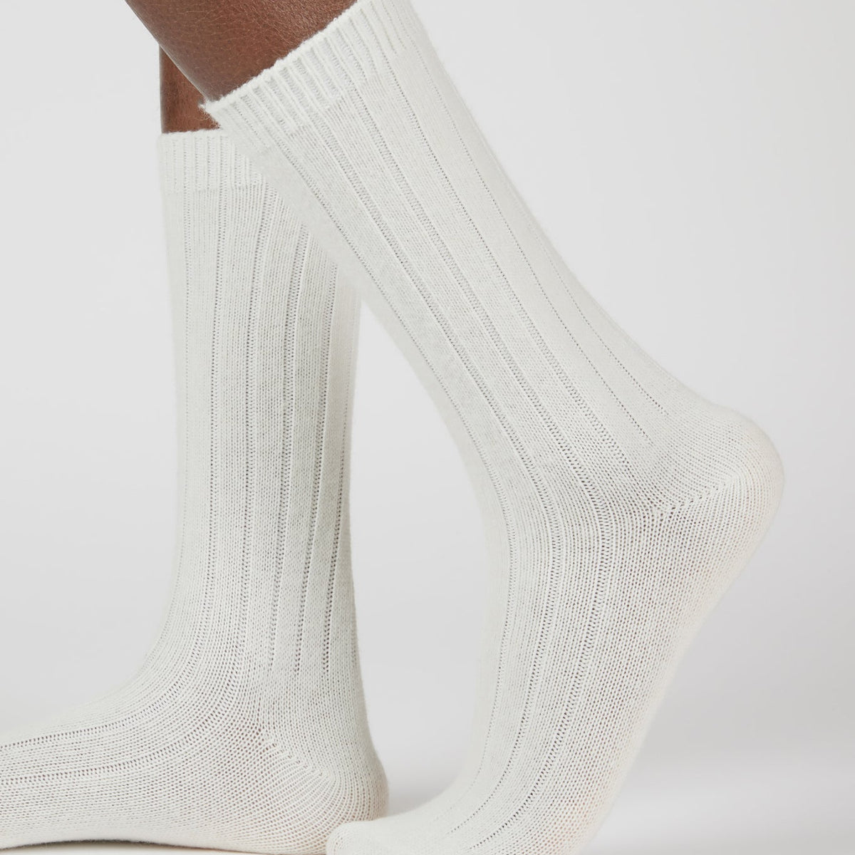 Ivory cashmere wool blend thick ribbed socks | Glassworks London