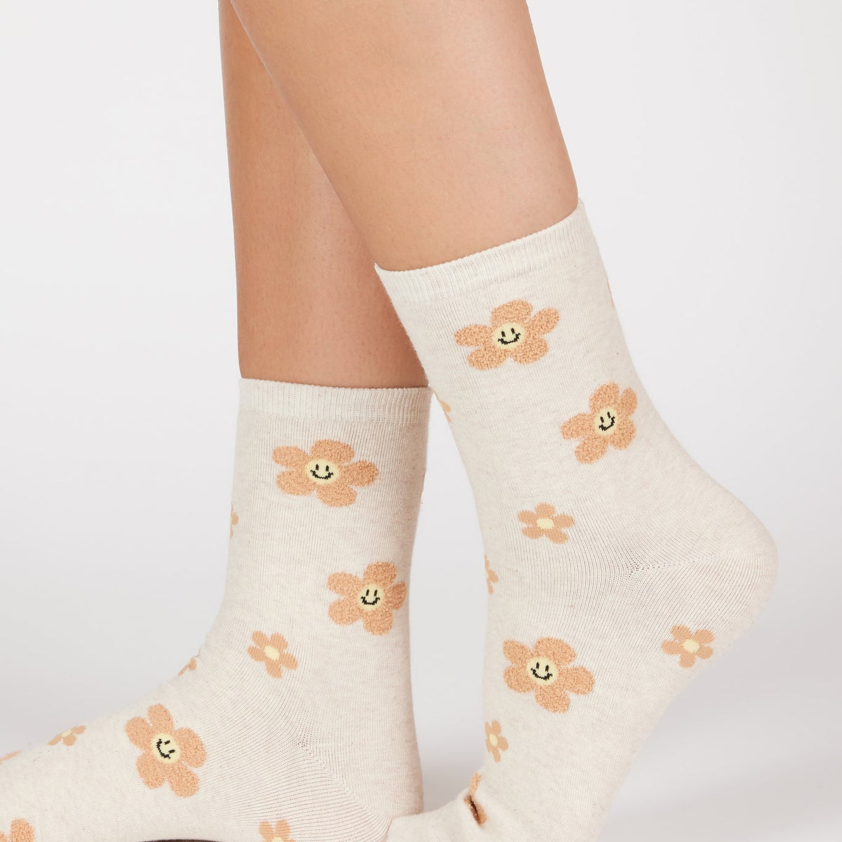 Oatmeal and beige daisy smiley face socks | Glassworks London